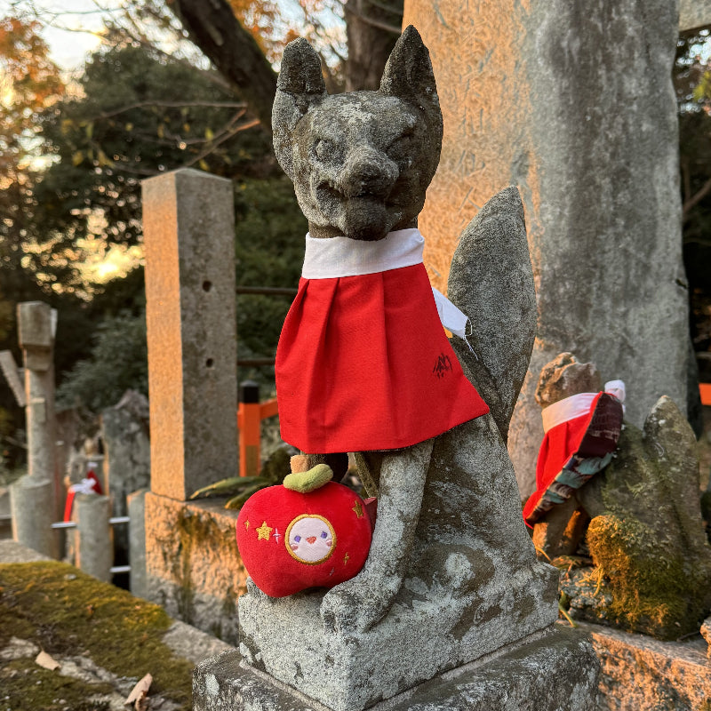 Mako Apple Plush Keychain – makohouse